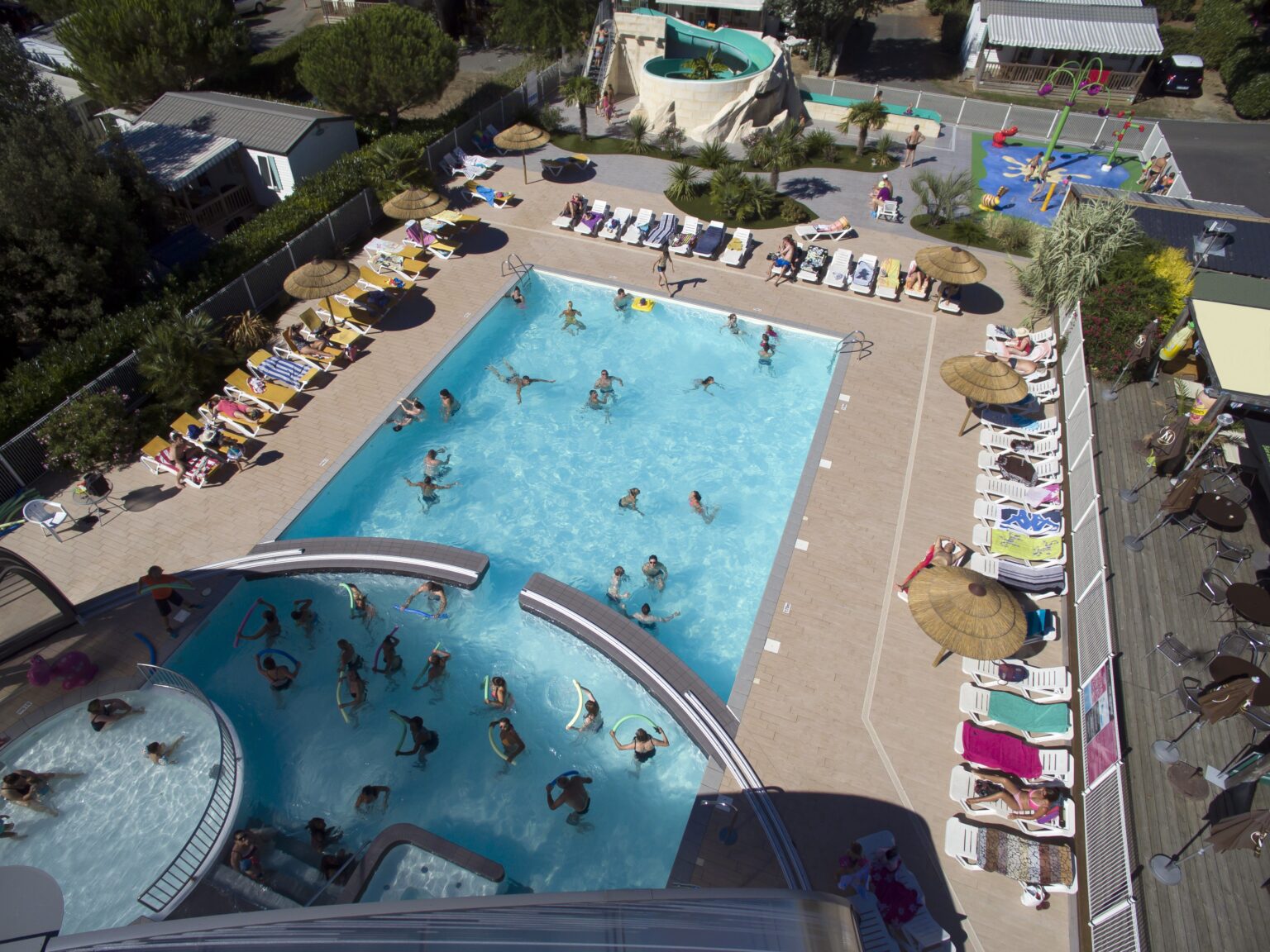 Camping La Rochelle avec piscine : parc aquatique, toboggans